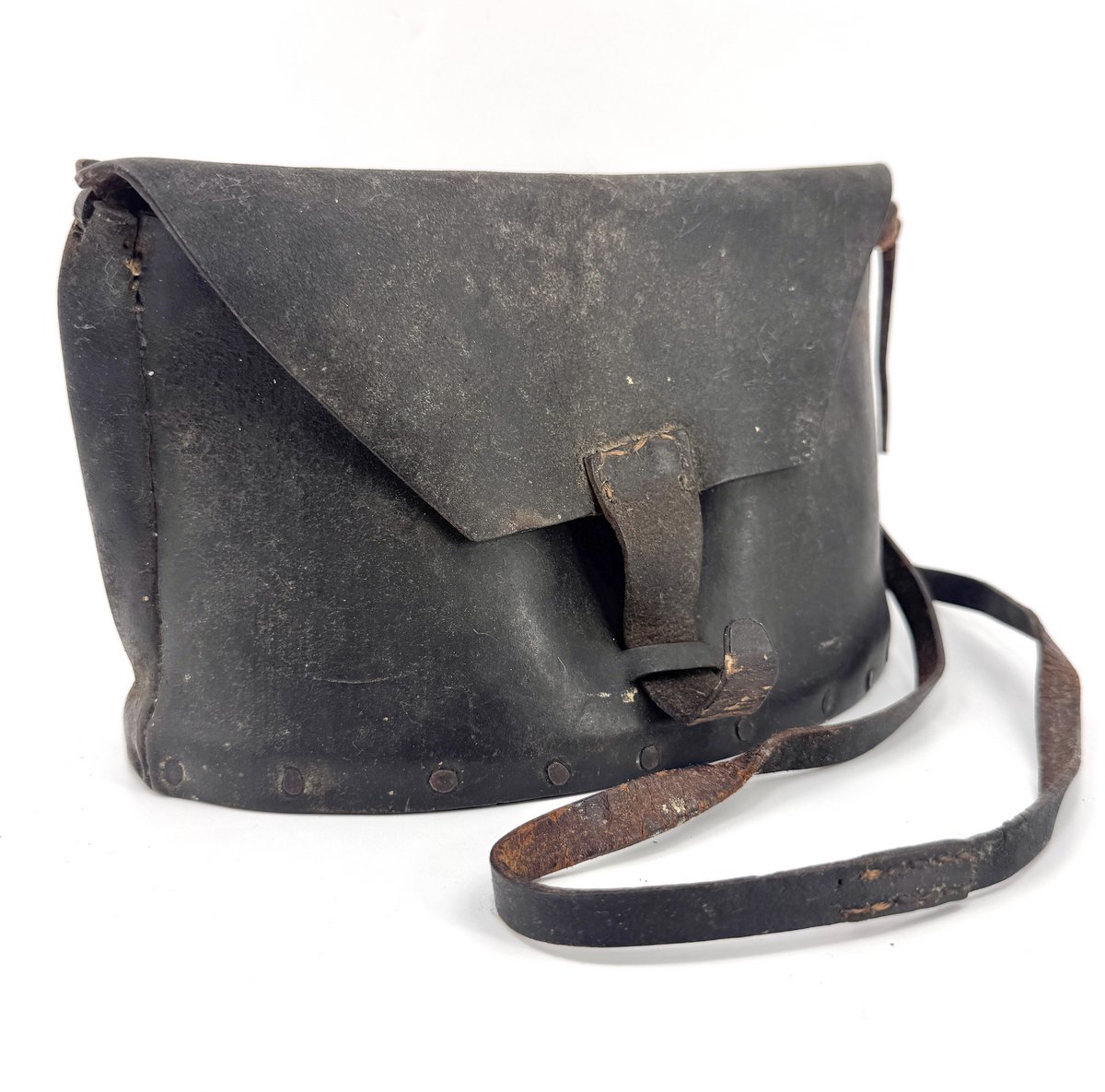 Products: Primitive Leather Utility Pouch – Finer Things Antiques